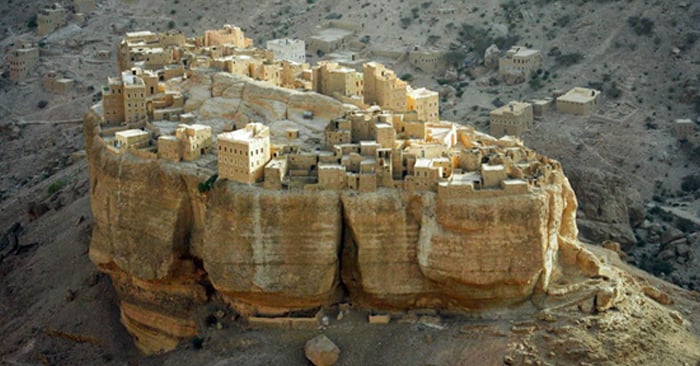 20 increíbles ciudades que estan construidas entre rocas