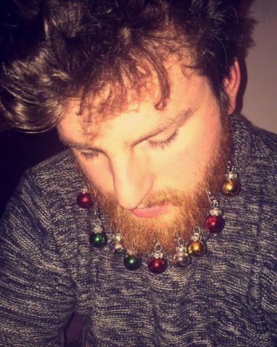 15 Fotografías de hombres con barbas decoradas navideñas
