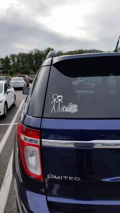 13 Divertidas calcomanías para tu coche que te harán frenar